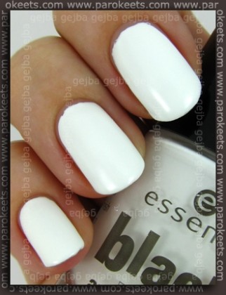 Review and swatches: Essence Black and White TE (polishes)